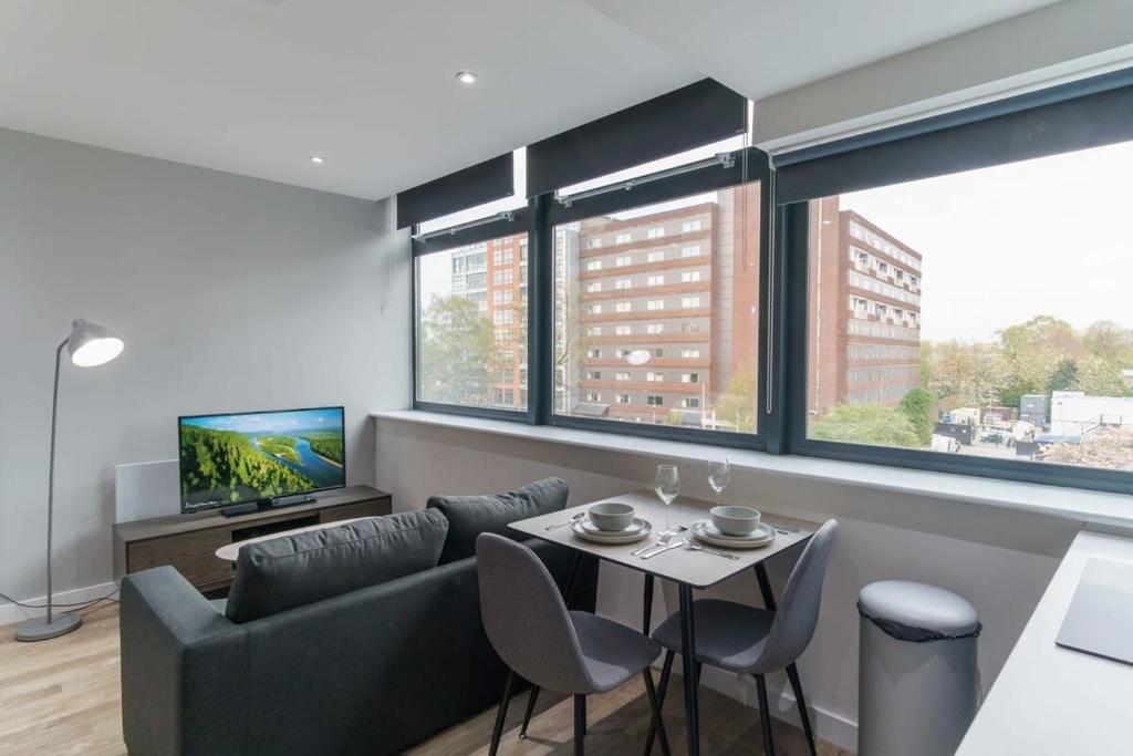 Contemporary Manchester Studio Near Old Trafford, Manchester – Updated ...