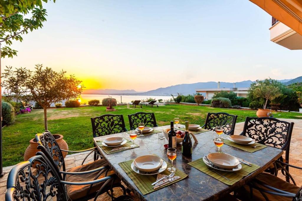 Sunset Paradise - Verga's Utimate Seaview Getaway, Mírton (updated prices 2025)