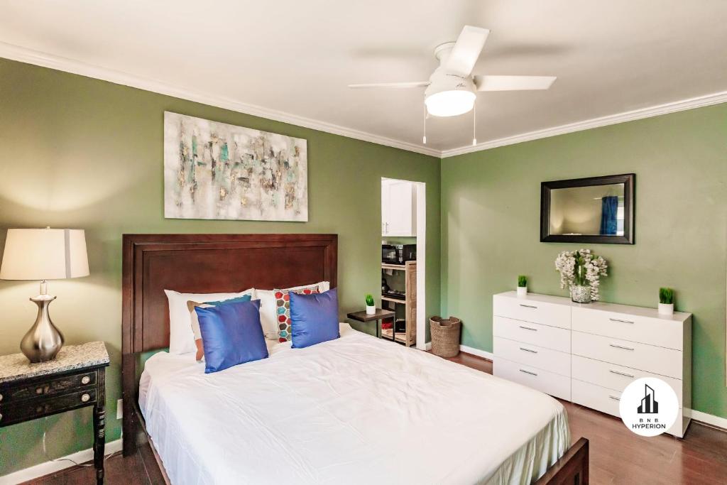 BnB Hyperion - Updated 1B1B Hideaway - Sleeps 3, Hollywood (updated ...