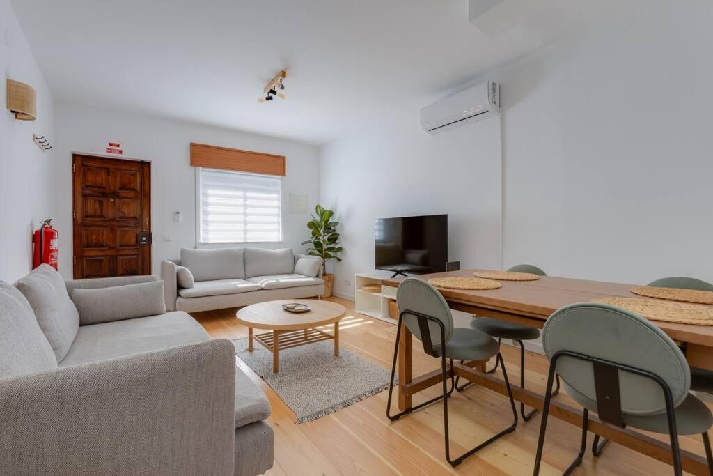Townhouse with Stunning Sea Views and Terrace, Lagos (updated prices 2026)