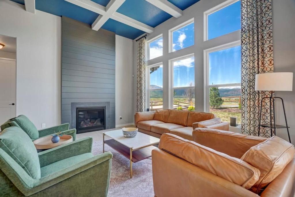 4BR Mountain views - Movie Theater - Pool Table, Monument (precios ...