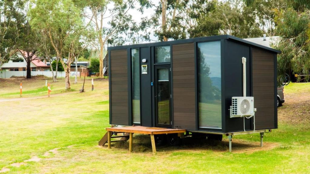 House On The Oval, Thurgoona (updated prices 2024)