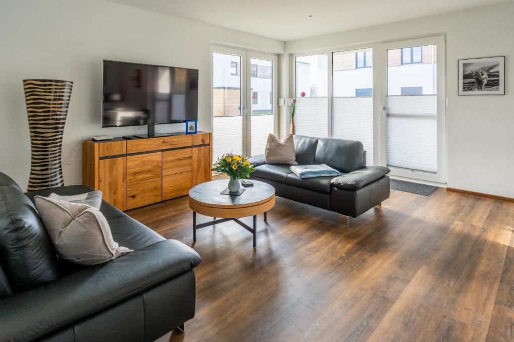 Hangar 19 Superior Apartment mit Terrasse und Garten H1W2, Schwerin ...