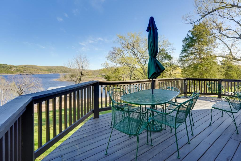 Relaxing Lakeview Retreat in Reeds Spring with Deck, Reeds Spring ...
