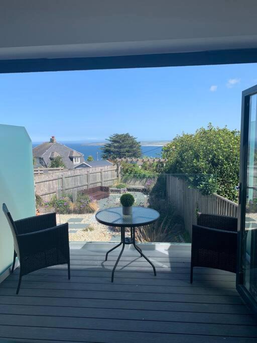 Carbis Daze Ocean Views Studio, SuperKing bed St Ives Carbis Bay ...
