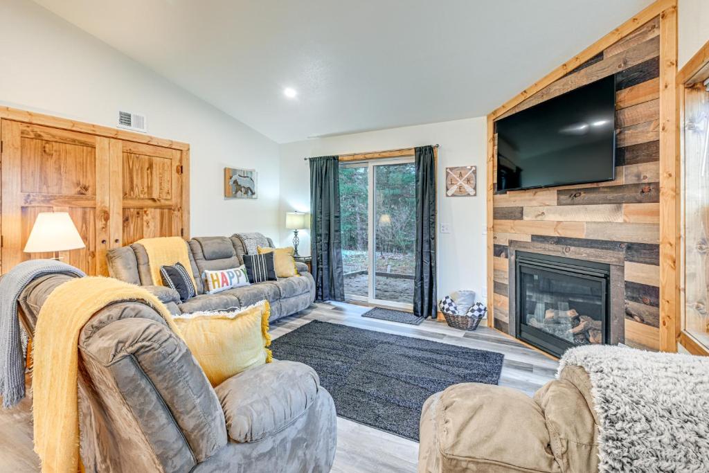 Castle Rock Lake Cabin Water and Trail Access!, Friendship (updated ...
