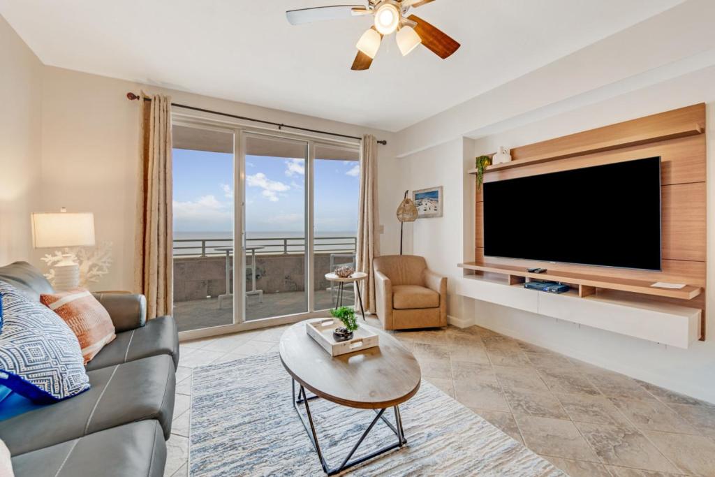 Luxurious Oceanfront Haven, Newly Remodeled 1BR with All-New ...