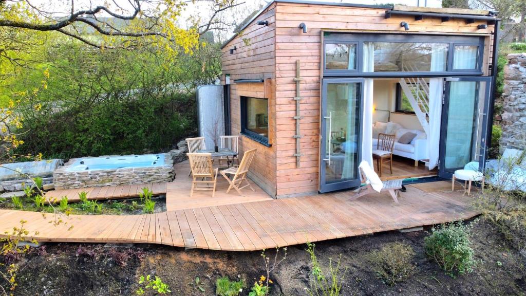 Tinyhouse Minimalus III mit Whirlpool im Grünen, Dessighofen (updated ...