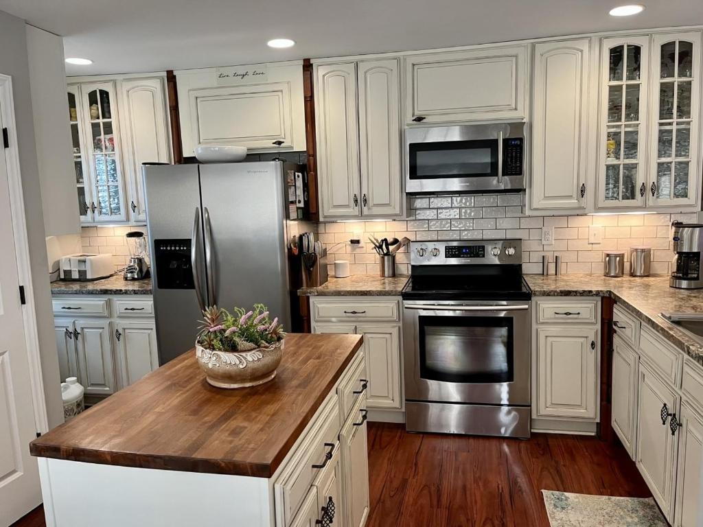 30 Steps to the Beach, Sunsets, Family Fun & Peek-A-Boo Views, Каролина ...