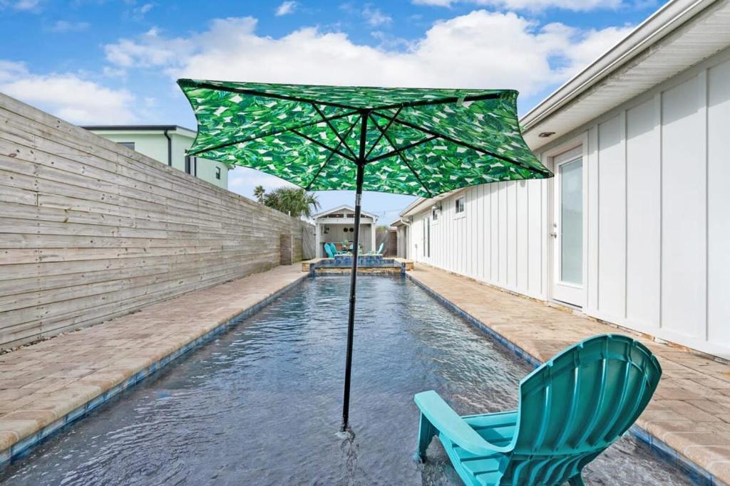 Duplex, Paradise Packs A Punch! Beachside Home, Heated Pool, Outdoor ...