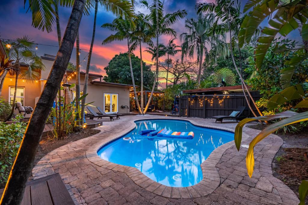 The Peacock Oasis~Tropical~Heated Pool~Fire Pit, Fort Lauderdale ...