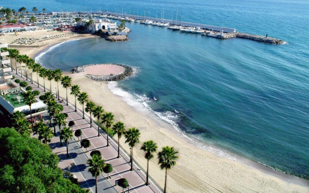 Seafront in Marbella with pool and garage, Marbella – Updated 2024 Prices
