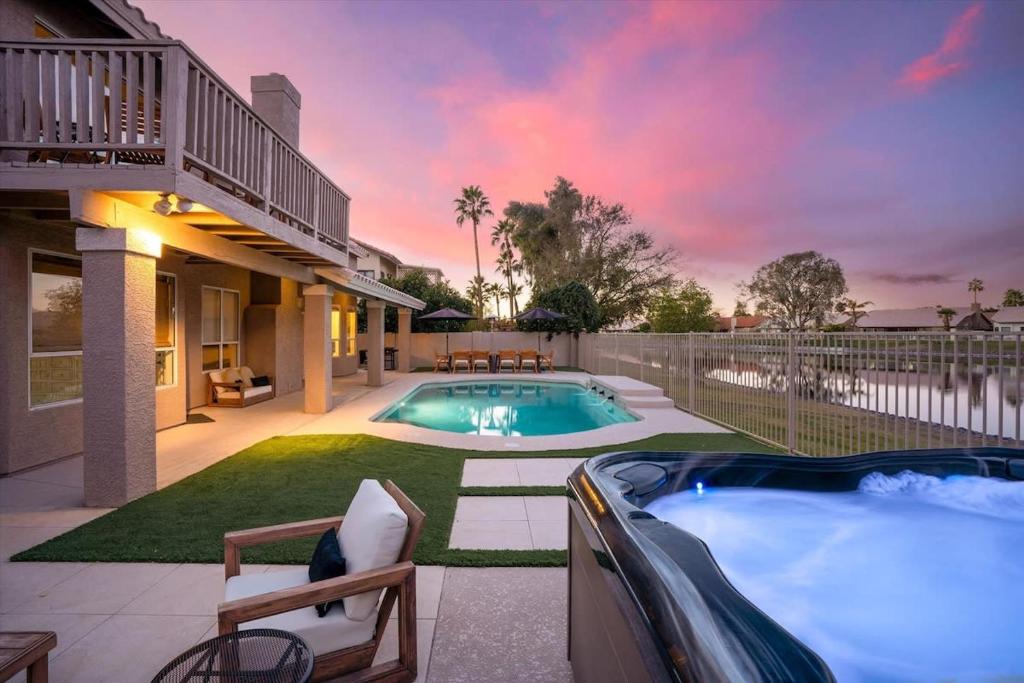Lakeside Views The Clubhouse at Arrowhead Pool, Glendale (updated ...