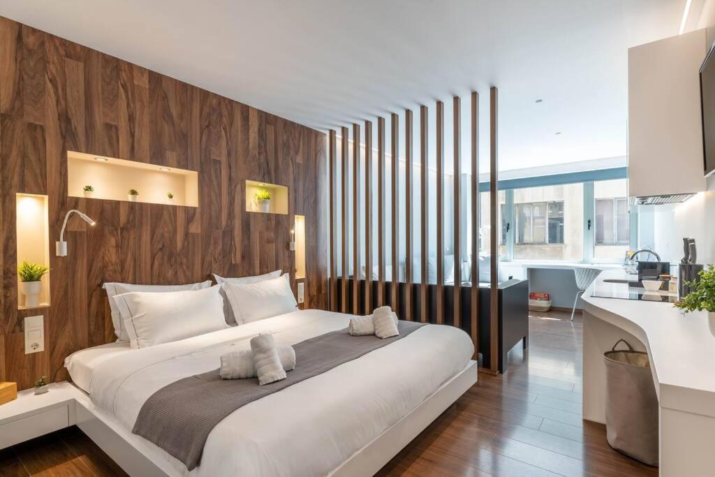 The HostMaster Infinity Suite, Athens (updated prices 2025)