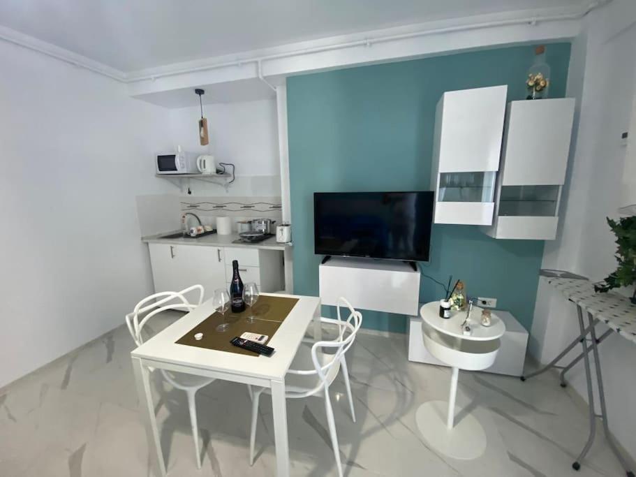 Alezzi Beach Studio 1, Mamaia Sat/Năvodari (updated prices 2025)