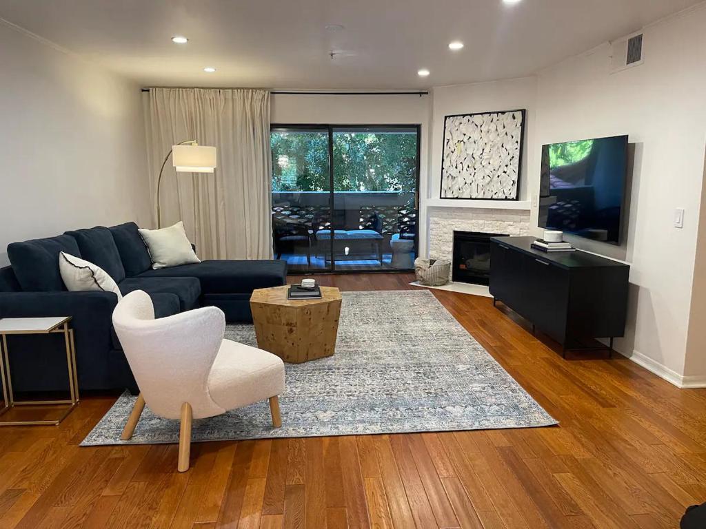 Luxury 2BR in Biltmore - Gated with Garage, Phoenix (updated prices 2026)