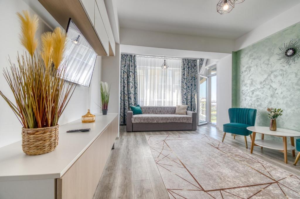 Sandy Wood, Mamaia Nord (updated prices 2025)