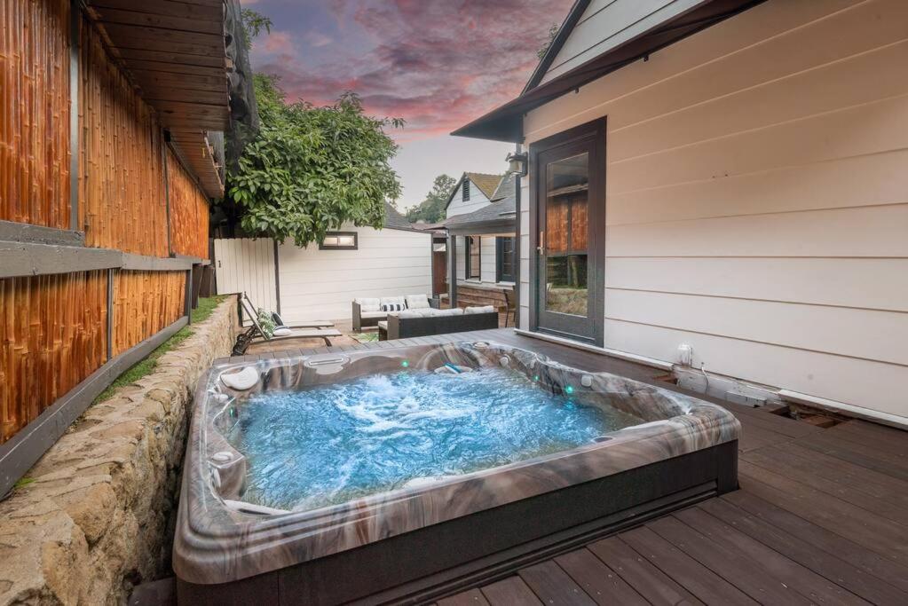 Luxurious Bel Air Home w/ Jacuzzi! 2BD 2BA, Los Angeles (updated prices ...