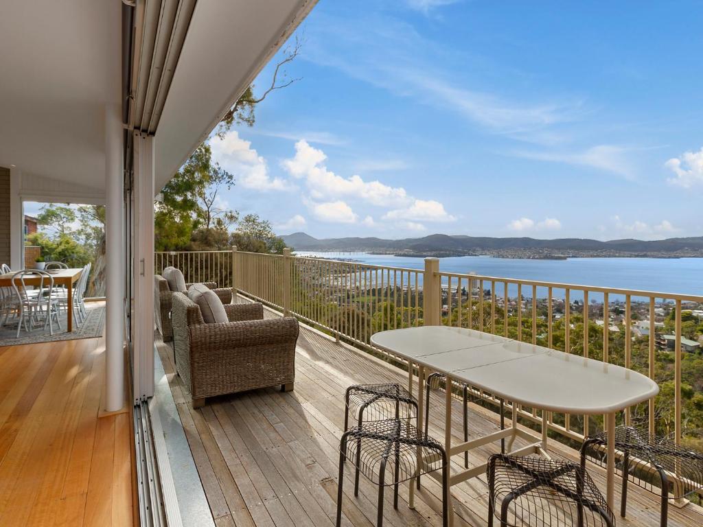 Spectacular Views - 2 Bedroom House, Sandy Bay (updated prices 2025)