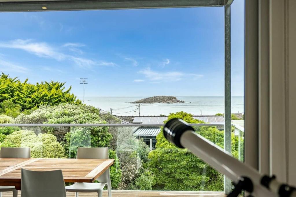 10 Passatt St Encounter Bay - BYO Linen, Encounter Bay (updated prices ...