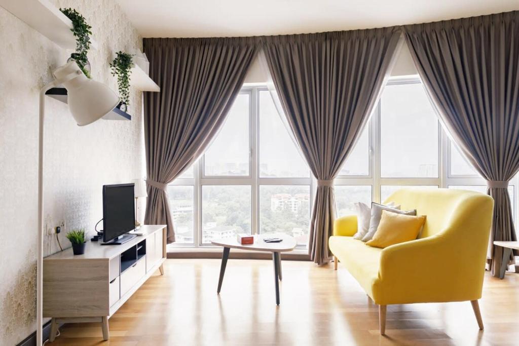 Artsy Designed Studio with a Breathtaking View of the City, Kuala ...