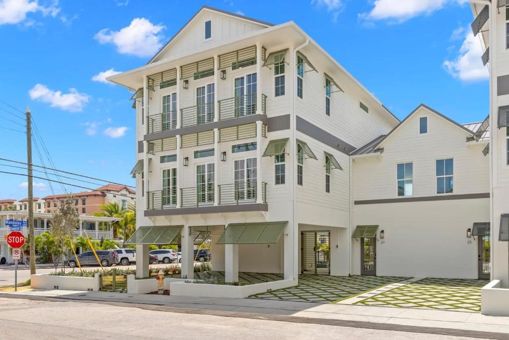 NEW! The Jade House at The Gemma - Stunning 6 Bed, 7 Bath Home with ...