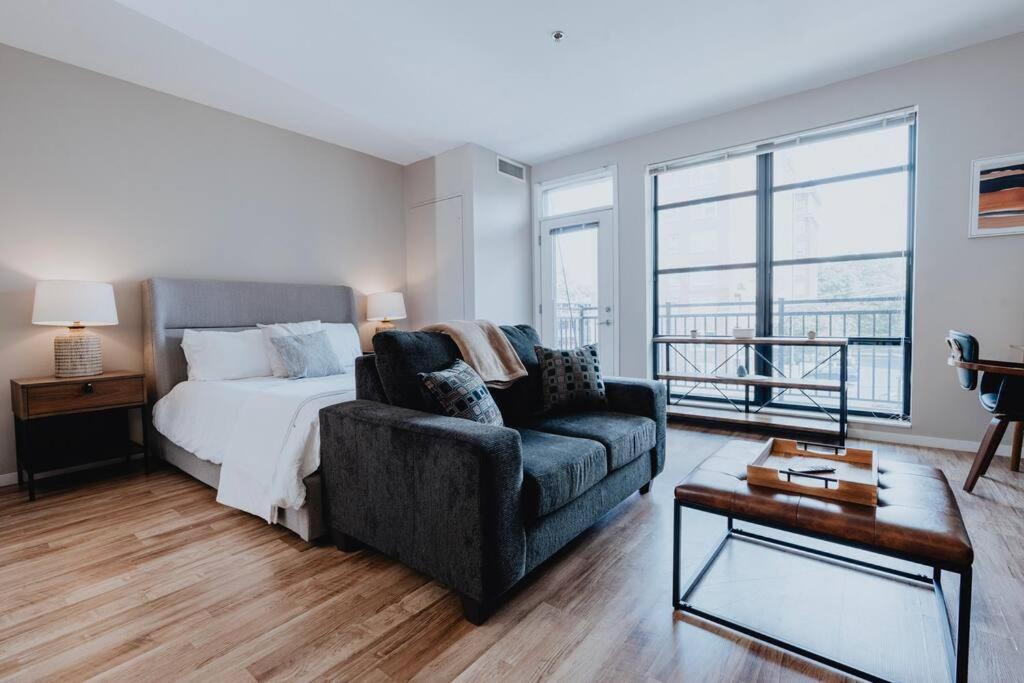 Cozy Studio w Pool & WFH Setup St Louis, Tower Grove (updated prices 2025)