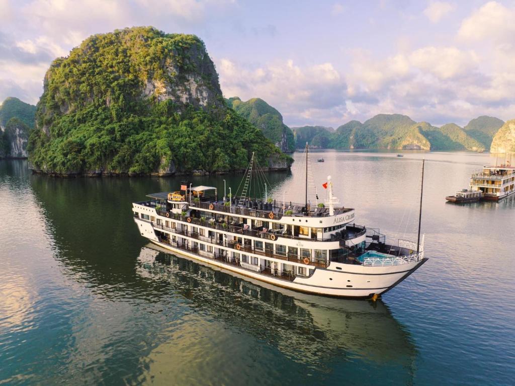 Alisa Premier Cruise, Ha Long (updated prices 2025)
