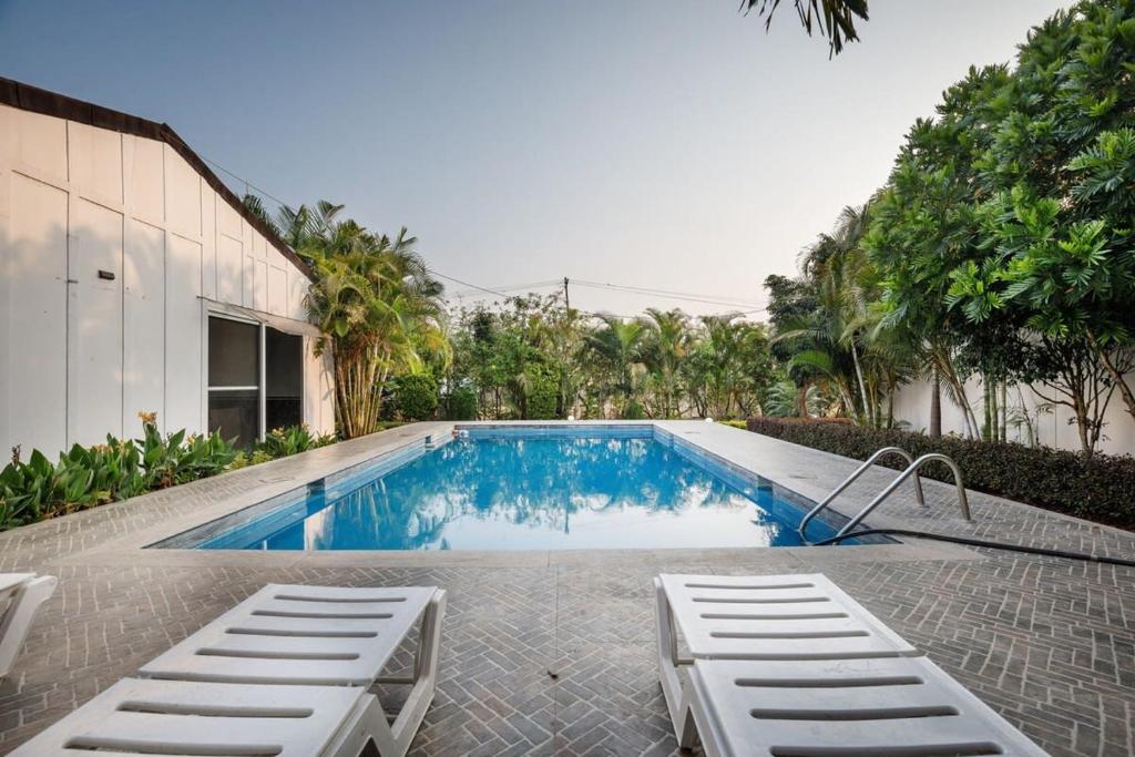 Natkhat Mini Resort by JadeCaps,3 Acre Farm House, Talai (updated ...