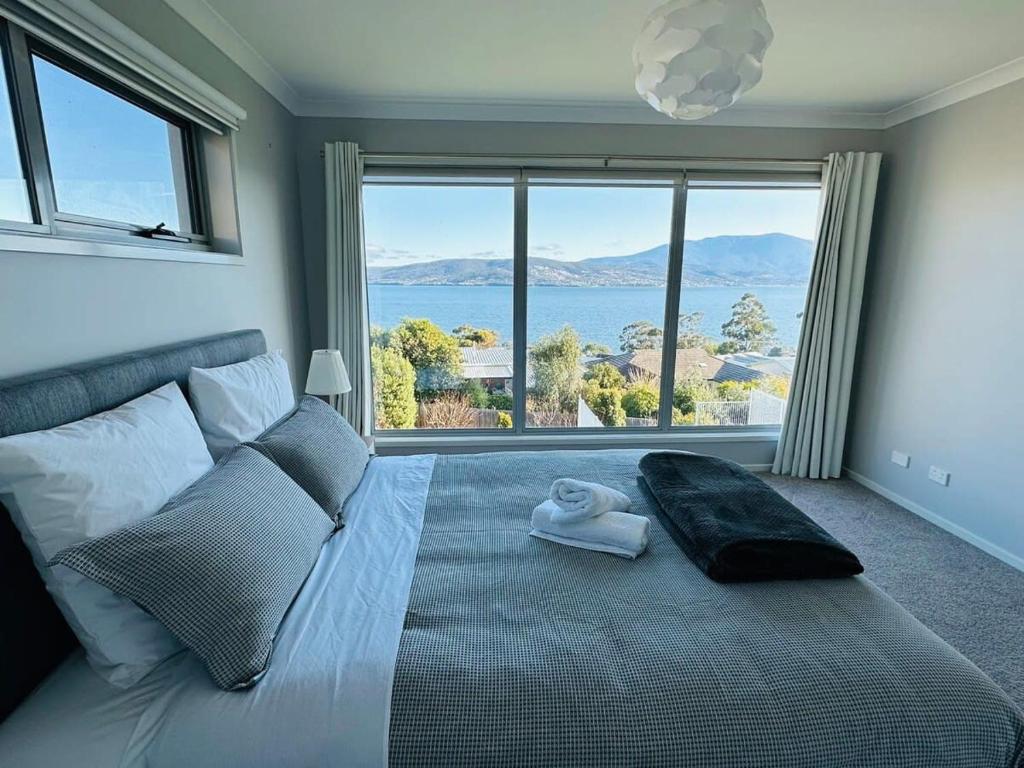 Seaside Chic Villa with Breathtaking Ocean Views, Howrah (updated ...
