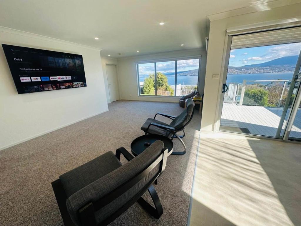 Seaside Chic Villa with Breathtaking Ocean Views, Howrah (updated ...