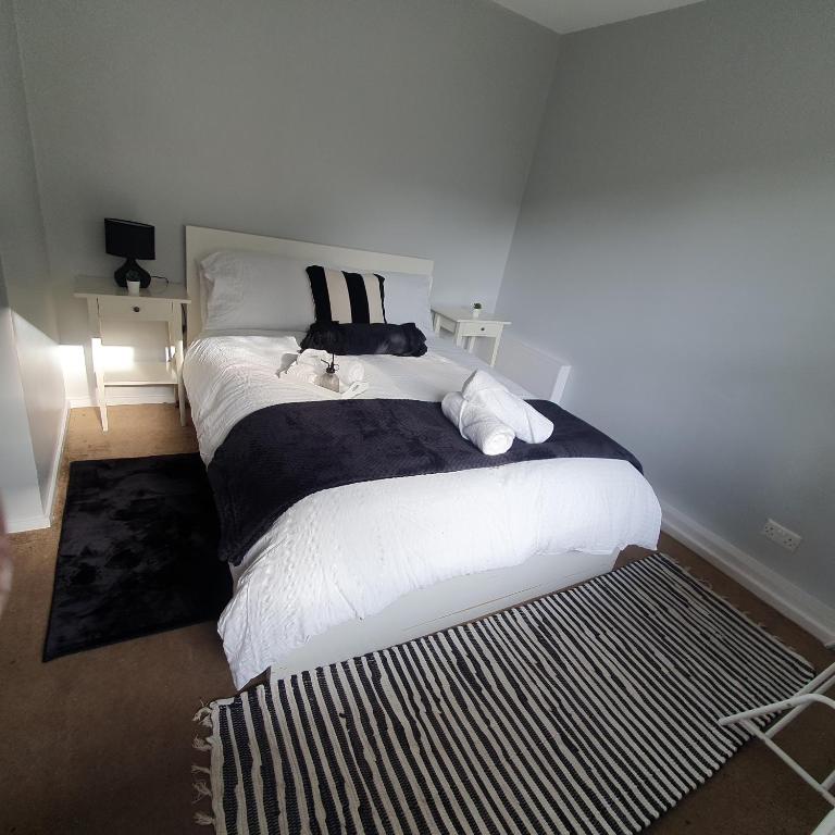 YOLO HOUSE, London (updated prices 2026)