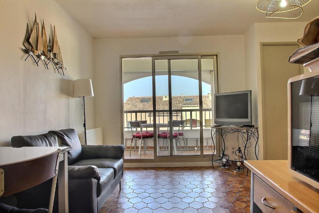 PIN ROLLAND, Saint-Mandrier-sur-Mer (updated prices 2026)