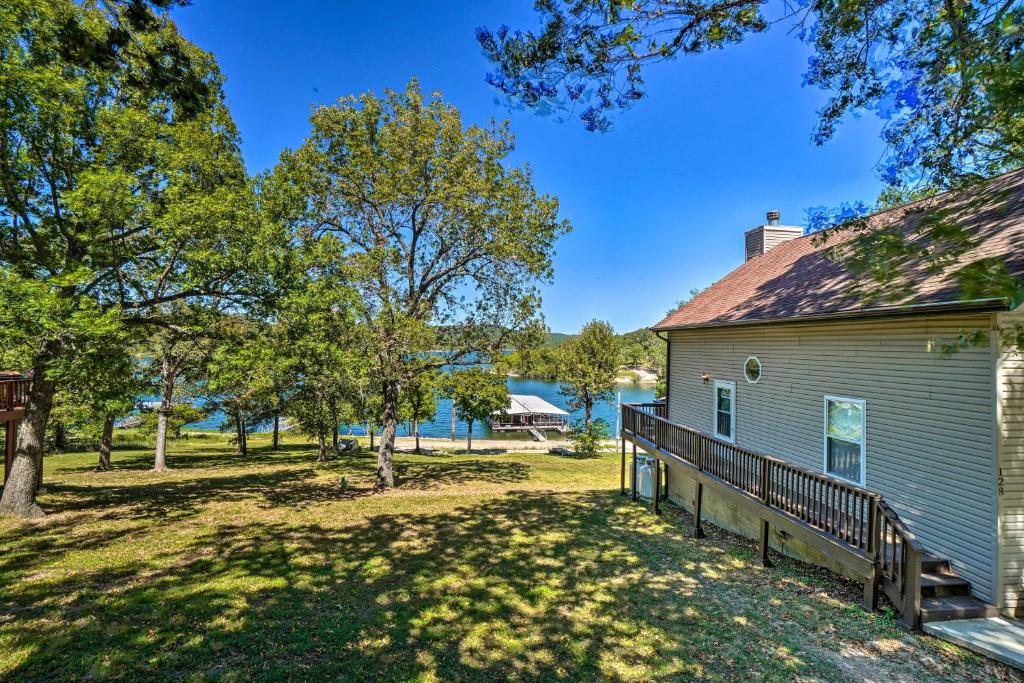 Lakeside Reeds Spring Home with Pool Access and Deck!, Reeds Spring ...