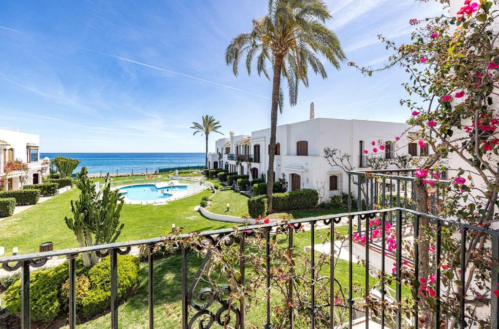 Beachfront Townhouse by the Sea @ Villacana Playa!, Estepona (updated ...