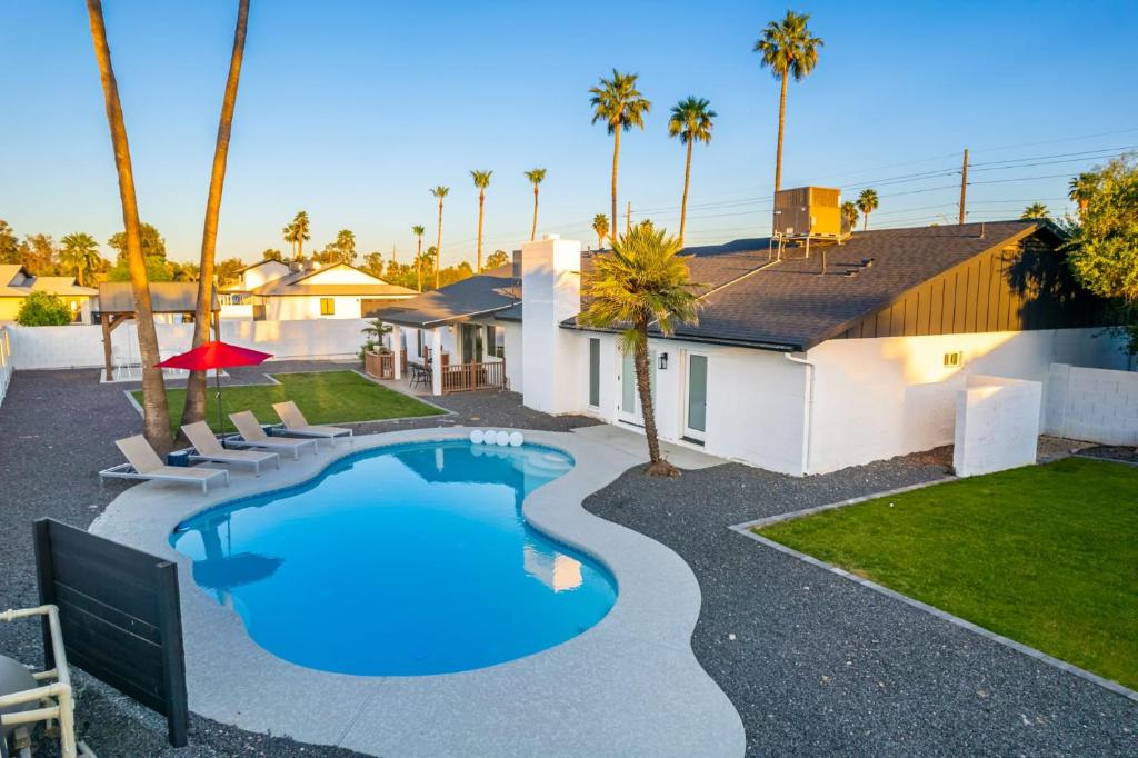 The Agave Family Oasis-Modern 5BR-Pool-Bar, Phoenix – Updated 2024 Prices