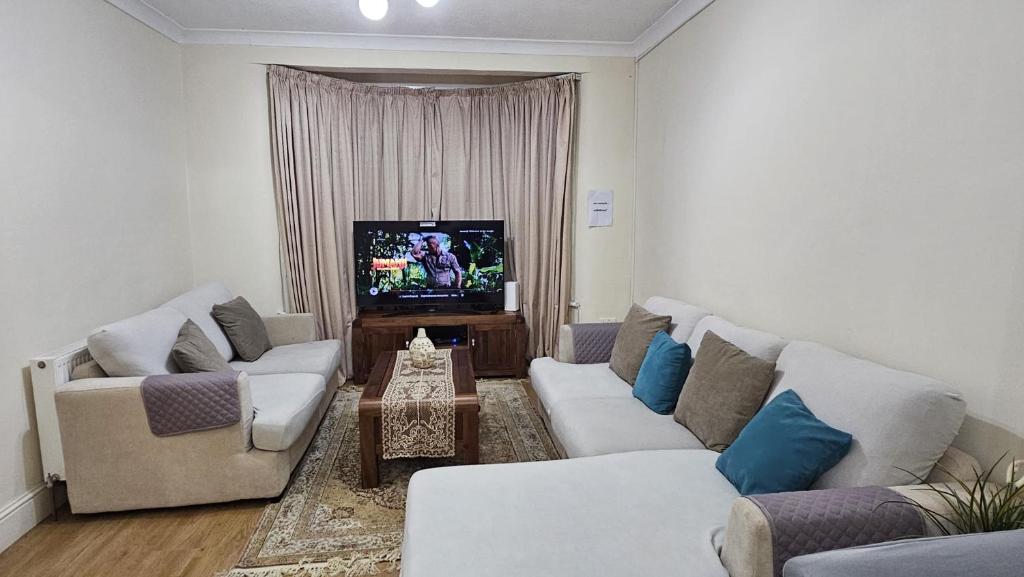 Cosy family home, London (updated prices 2025)