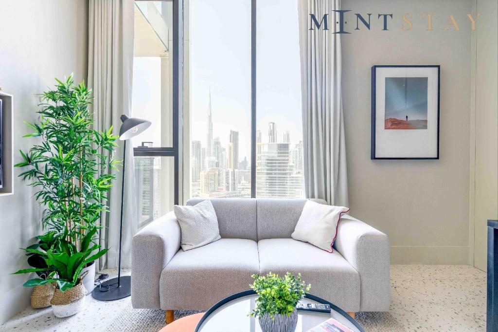 Upside Living, Burj Khalifa View, Business Bay - Mint Stay, Dubai ...