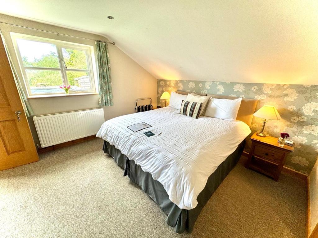 The Crown Inn, West Down (updated prices 2025)