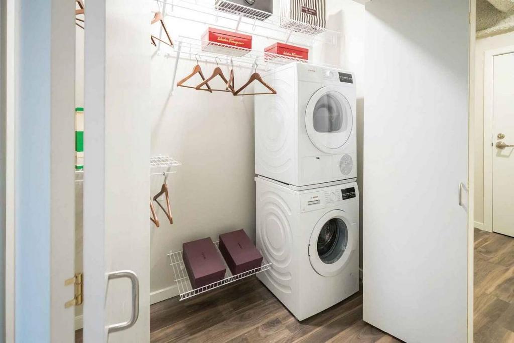 Downtown Chic New Studio Oasis Close to it All, Cleveland (updated ...