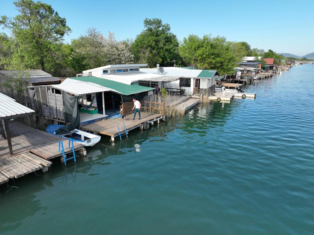 Ada Bojana kucica na vodi, Ulcinj (updated prices 2026)