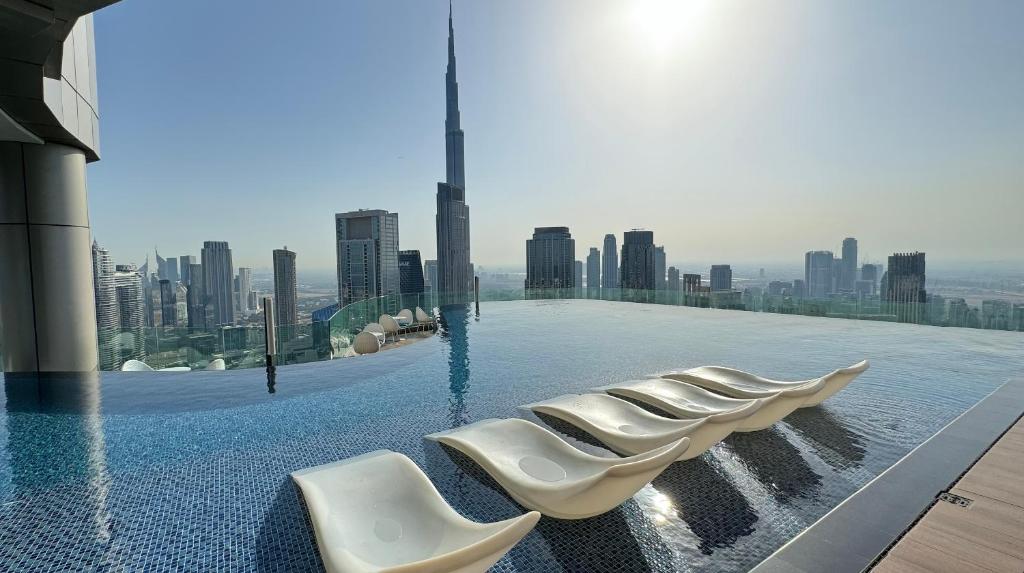 2BR High Floor Infinity Pool w/ Burj Khalifa view, Dubai – Updated 2024 ...