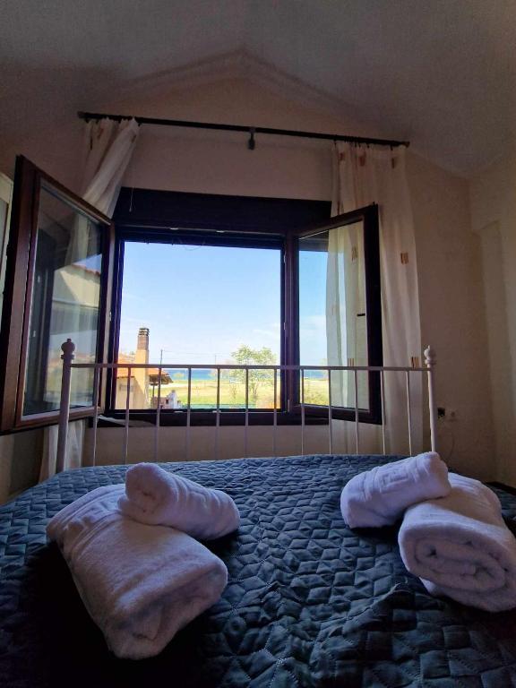 Apartment next to the sea, Nea Roda (updated prices 2025)