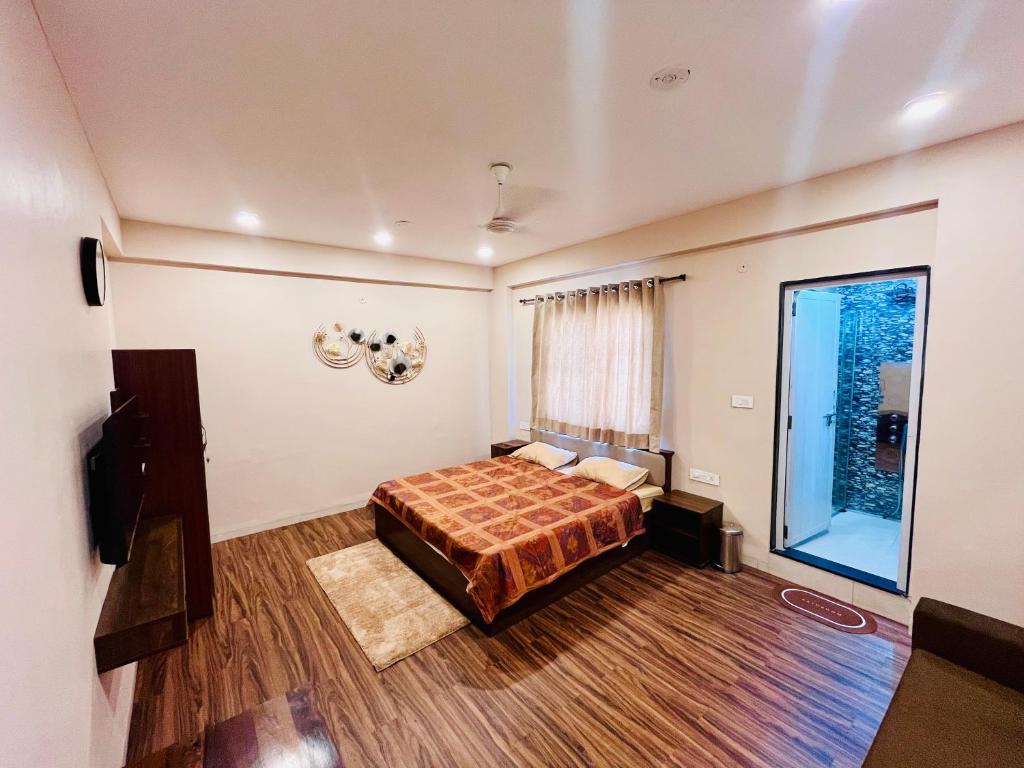 Private Room with Big Terrace, Indore (updated prices 2025)