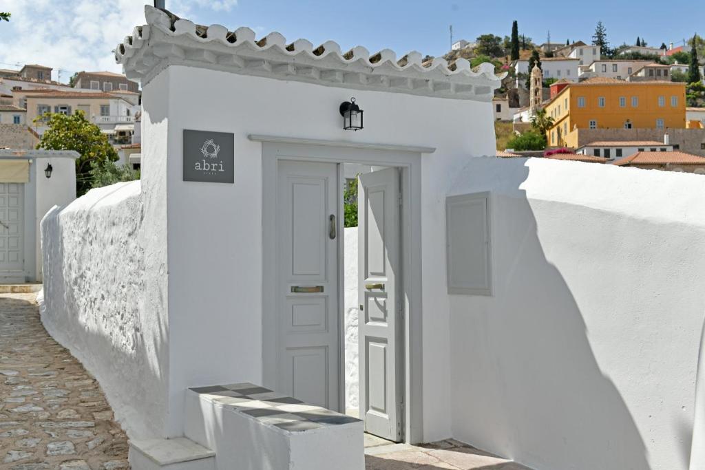 Abri Hydra, Hydra (updated prices 2026)