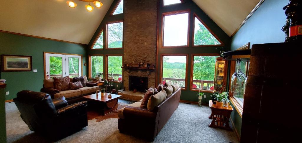 Station Camp Getaway Nurys & Randall, Irvine (updated prices 2026)