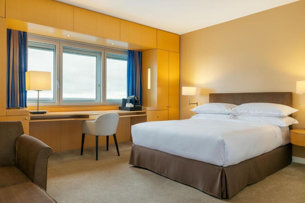 Sheraton Paris Charles de Gaulle Airport Hotel, Roissy-en-France ...