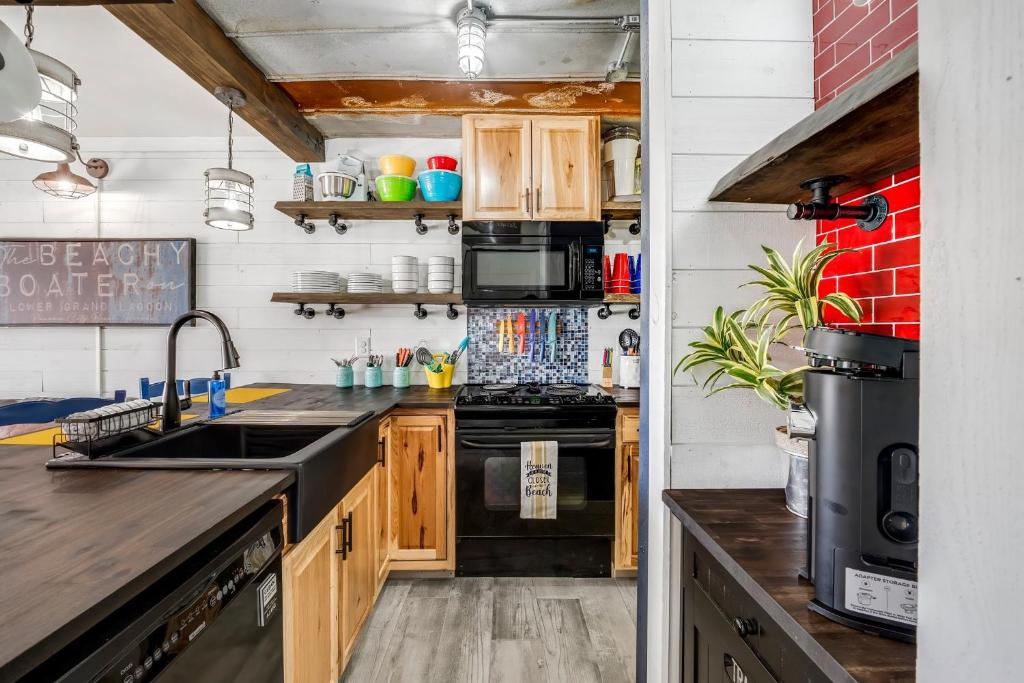 The Beachy Boater at St Thomas Square #305 by Nautical Properties ...