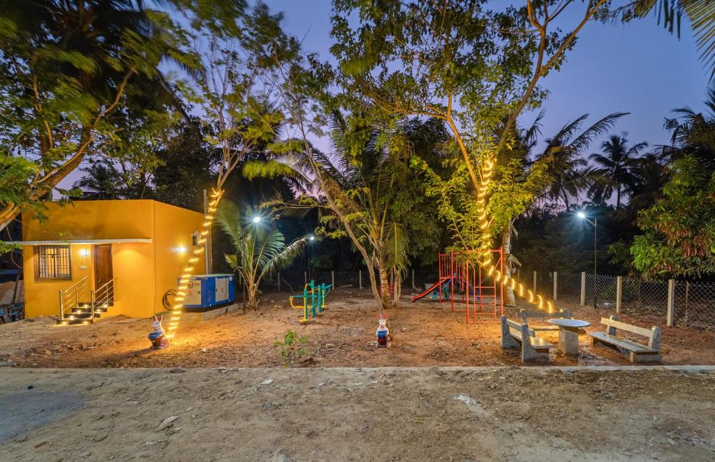 Teak Leaf Gateway Villa with Swimming Pool Indoor Games, Kālapettai ...