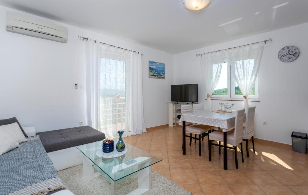 Lovely Apartment In Vrh Kosici With Wi-fi (Croacia Vrh) - Booking.com